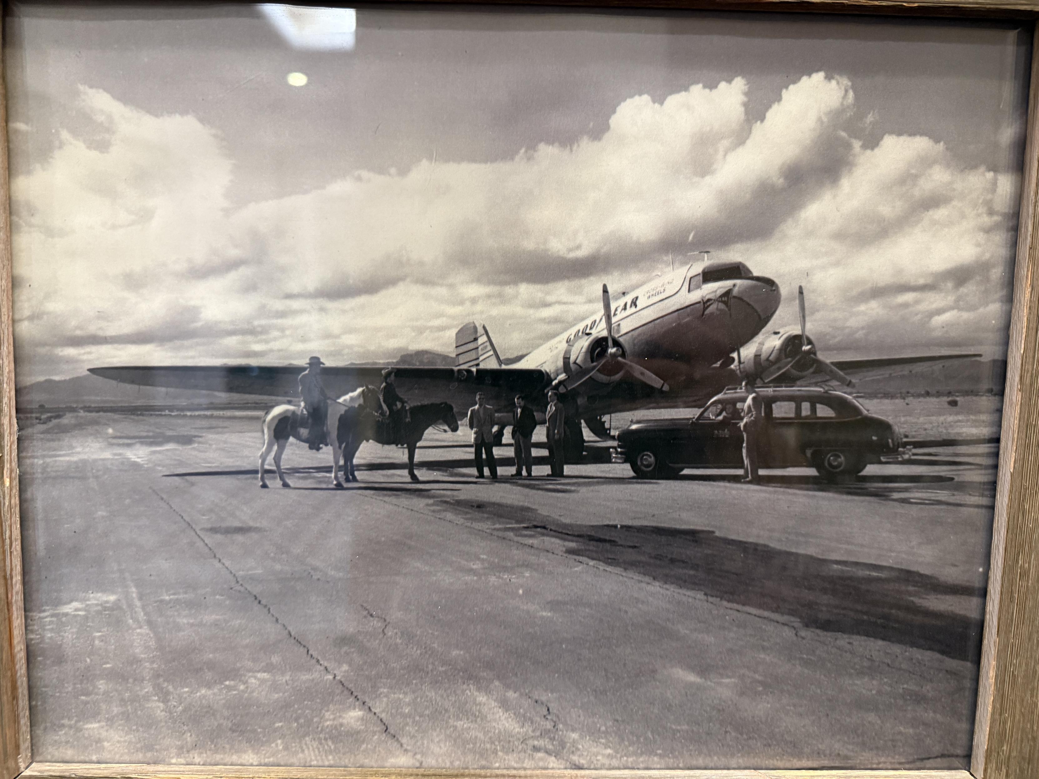 Maria Langer | 📝💎🌵🛥️: "Love this photo hanging in the lobby of the ...