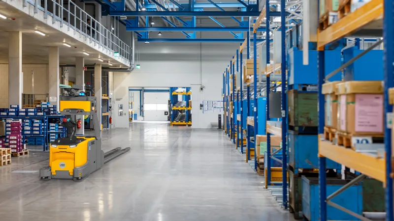 Pallet Truck Warehouse – Autonomous Pallet Truck | MM Solutions